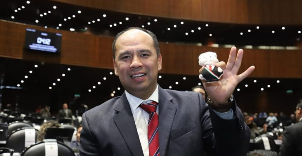 Absurda iniciativa | Vector Visual